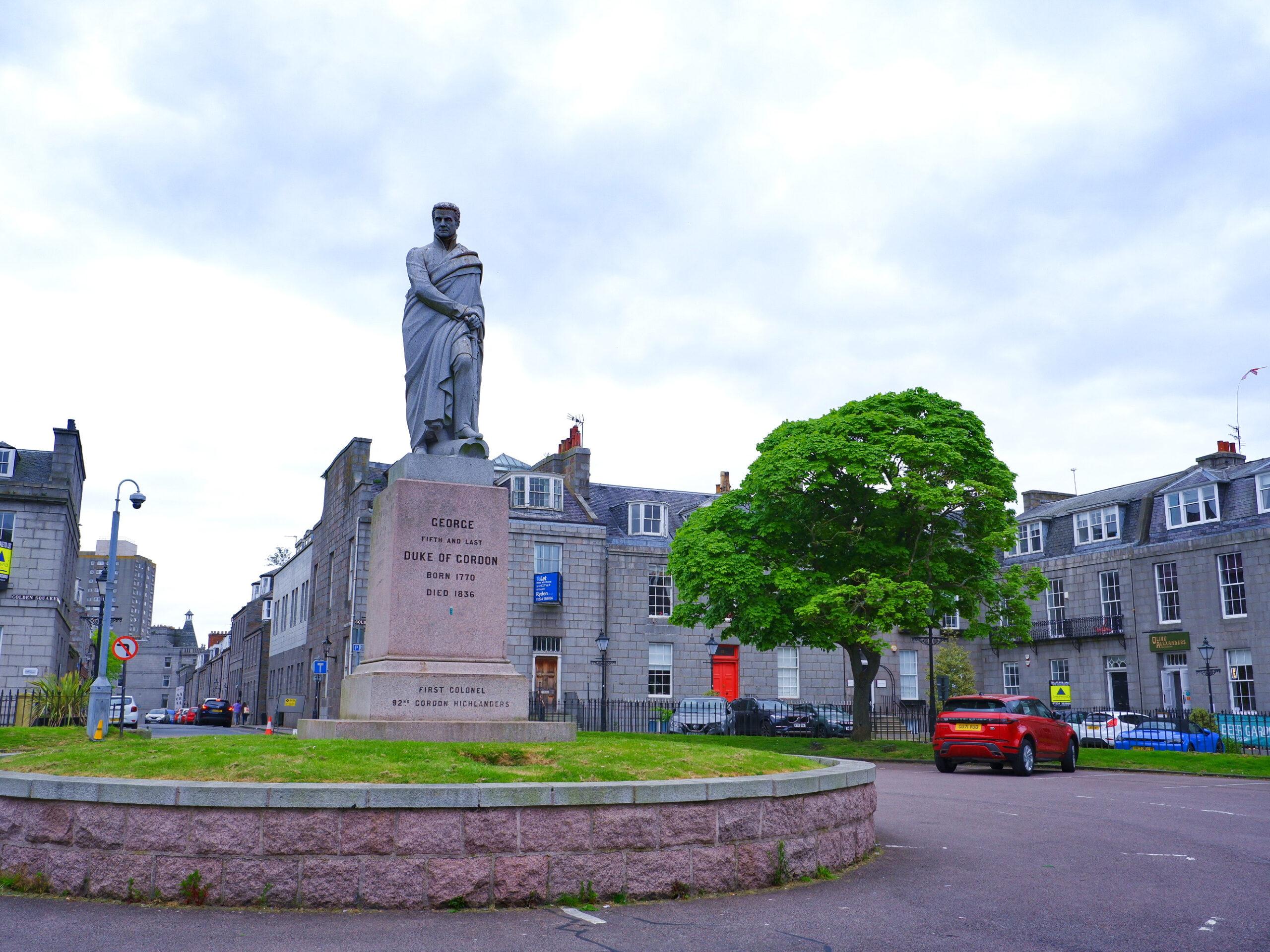 Grey Granite and a Tortoise in Aberdeen - Walk the World